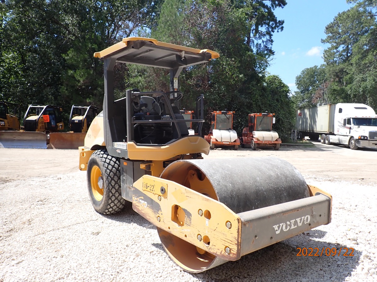 2016 Volvo SD75B 241147 241147 - Houston Heavy Machinery